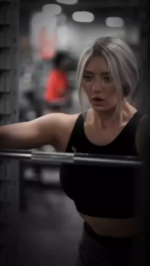 Cheerleaders Mooning And Gym Girl Mooning Discover