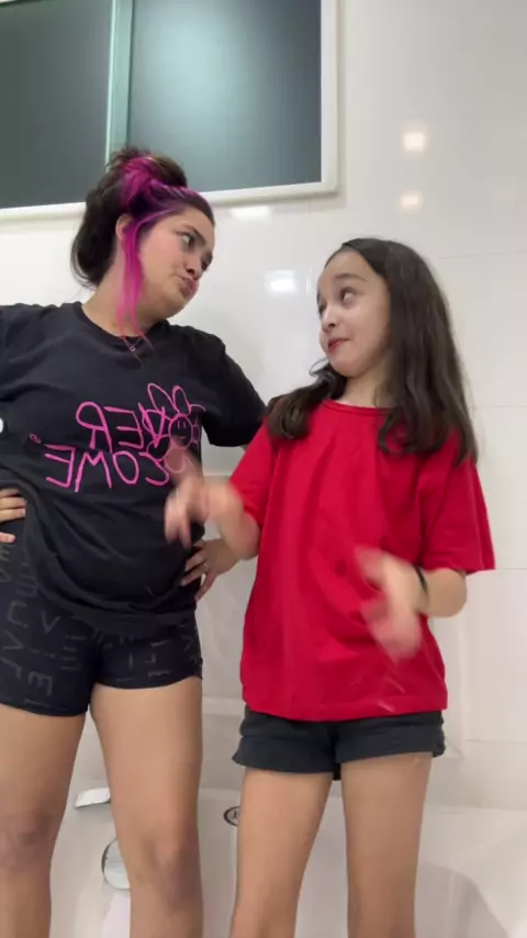 emilly vick rebolando de calcinha