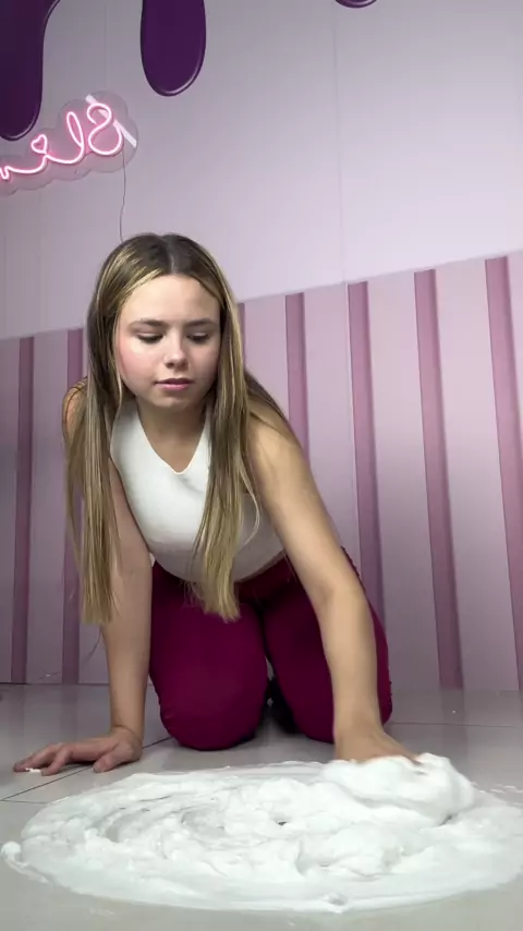 asmr com slime:fluffy slime no chão!