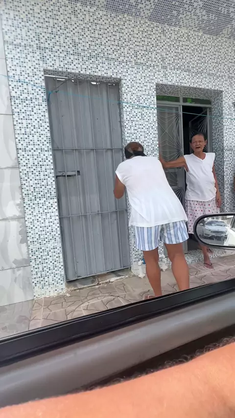 Cheguei agora na casa da vovó